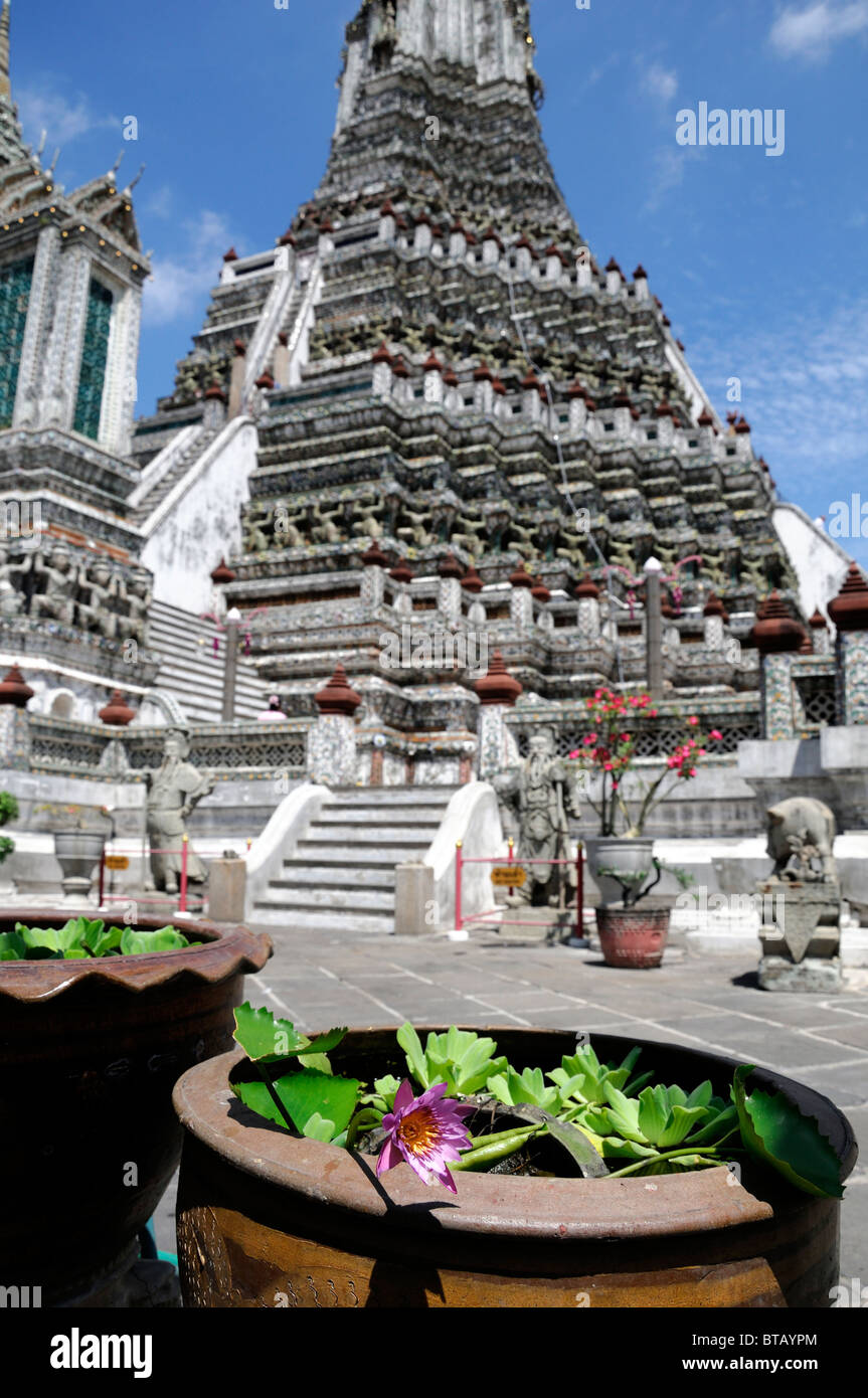 Wat Arun Temple of the dawn bangkok thailand lotus flower bowl Phar ...