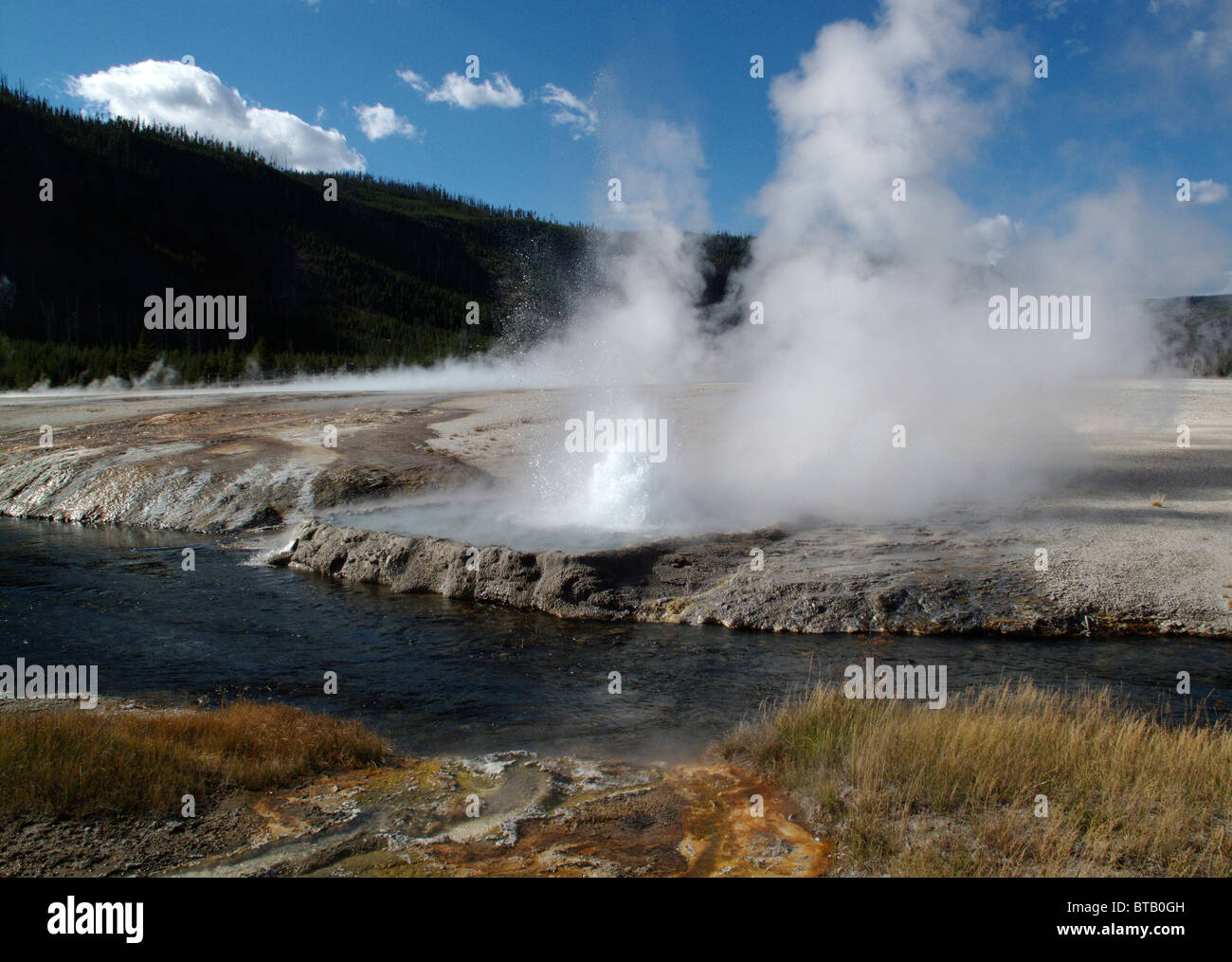 Cliff Geyser and Iron Spring Creek at Black Sand Basin in Yellowstone ...