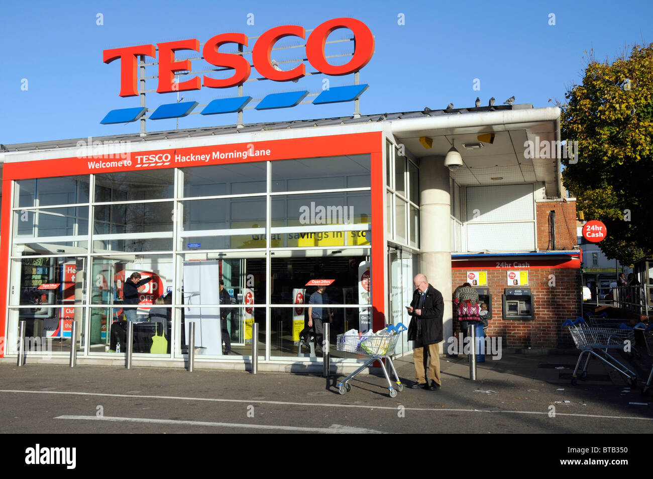 UK Shoppers at Tesco supermarket in Hackney, east London Stock Photo ...