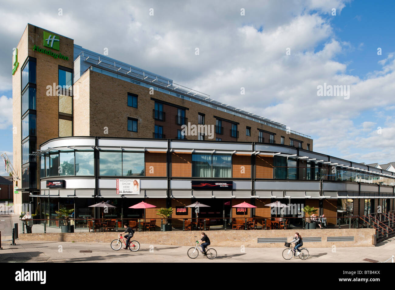Brentford london england uk hi-res stock photography and images - Alamy