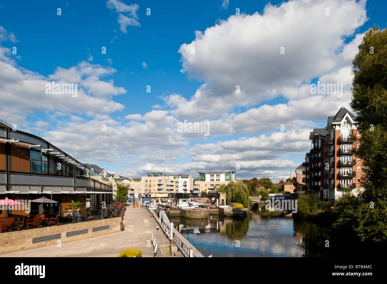 Modern development uk hi-res stock photography and images - Alamy