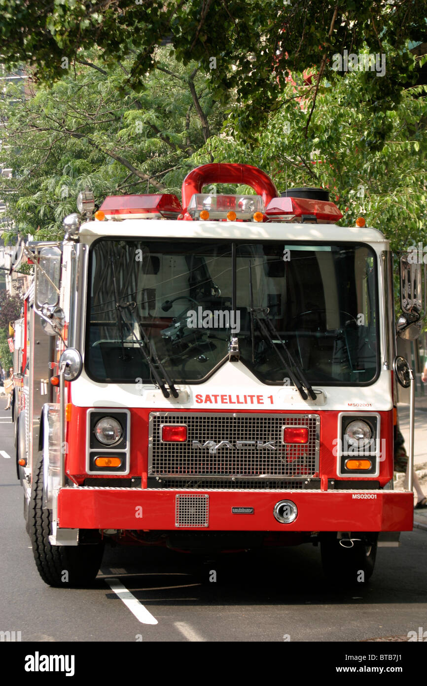 Mack fire truck hi-res stock photography and images - Alamy