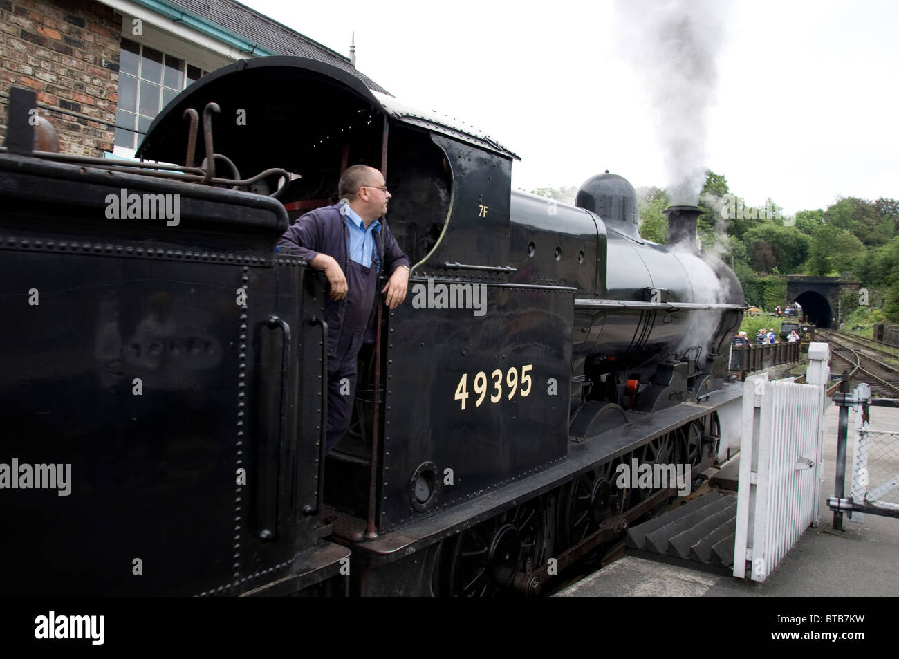Train leaving Grosmont Station on the North Yorkshire Moors Railway ...