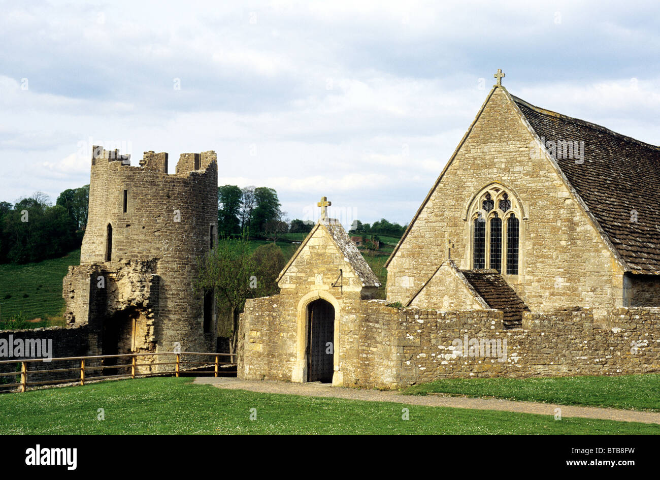 Farleigh Hungerford Castle Chapel, Somerset bastion tower towers ...