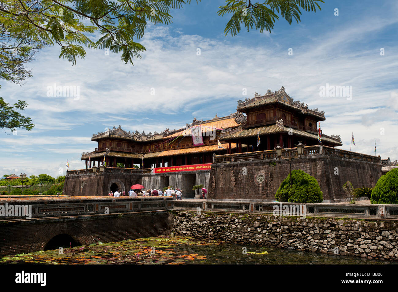 The Main Entrance or Noon Gate to the Imperial City of Hue, Vietnam ...