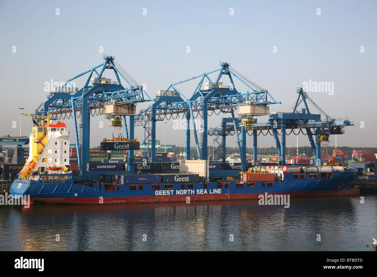 Rotterdam netherlands containers boat hi-res stock photography and ...