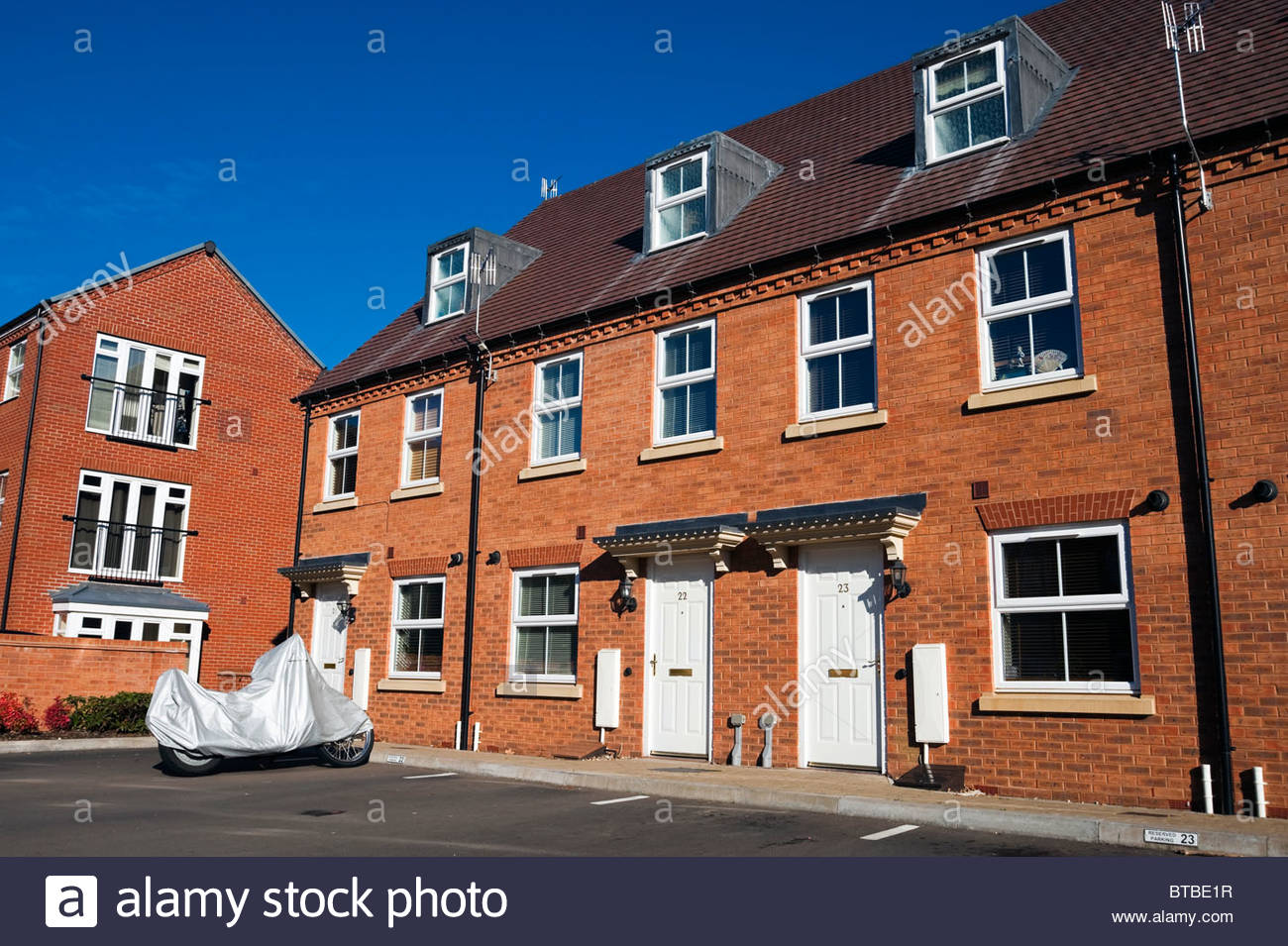 Front Of Terraced Houses Stock Photos & Front Of Terraced Houses Stock ...
