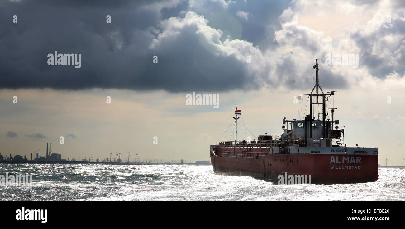 tanker transporting oil Stock Photo - Alamy