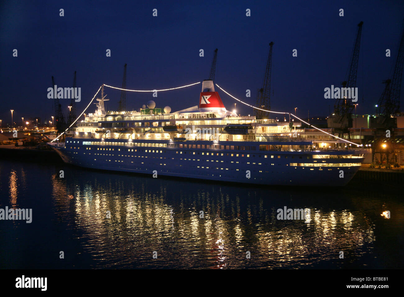 Cruis ship hi-res stock photography and images - Alamy