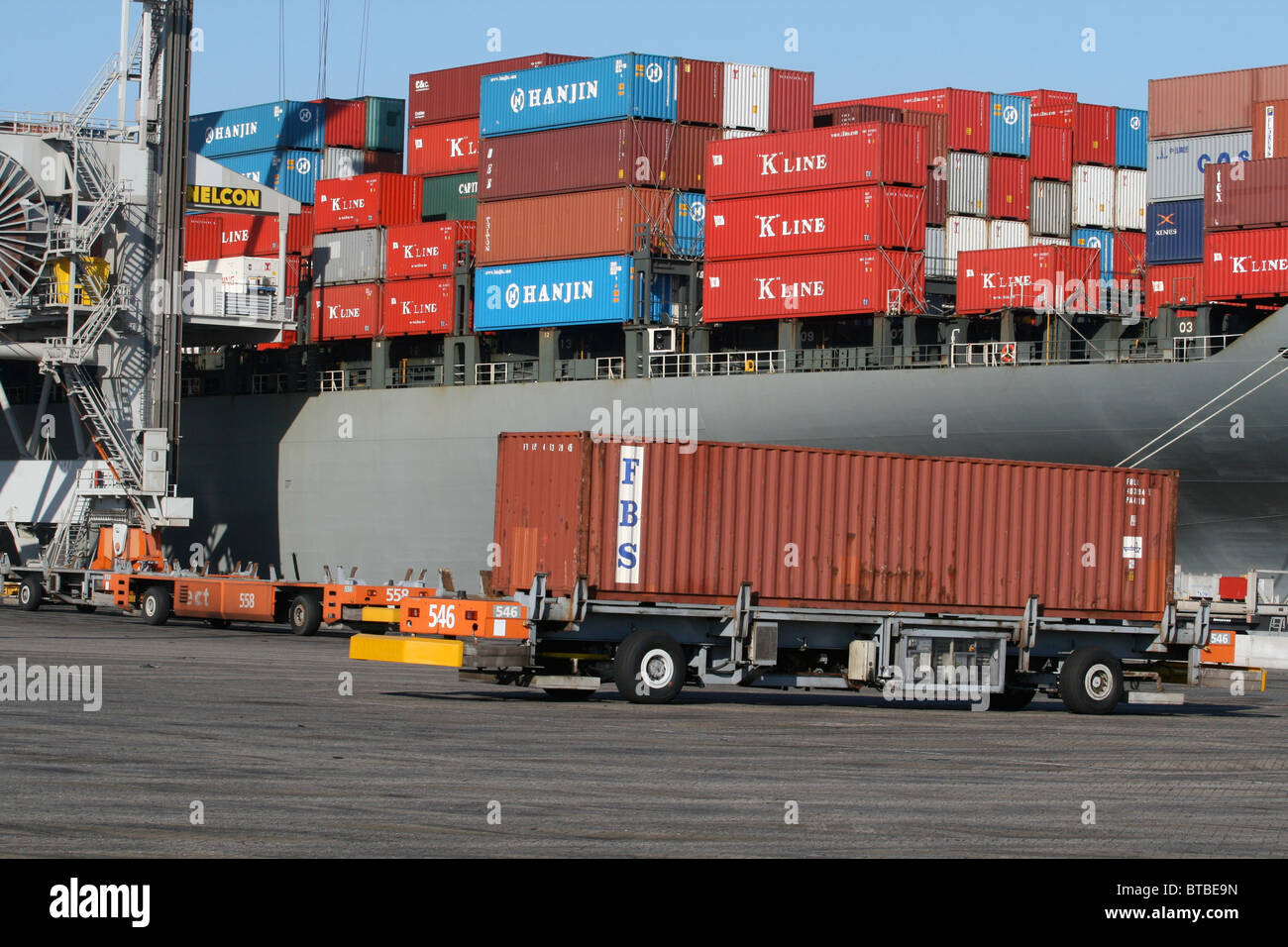 Container Ship Offloading Stock Photos & Container Ship Offloading ...