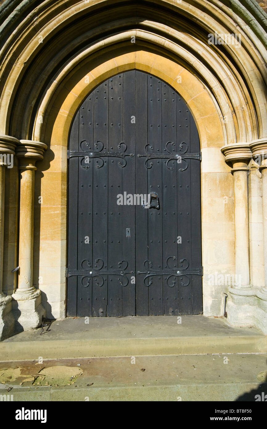 Closed church hi-res stock photography and images - Alamy