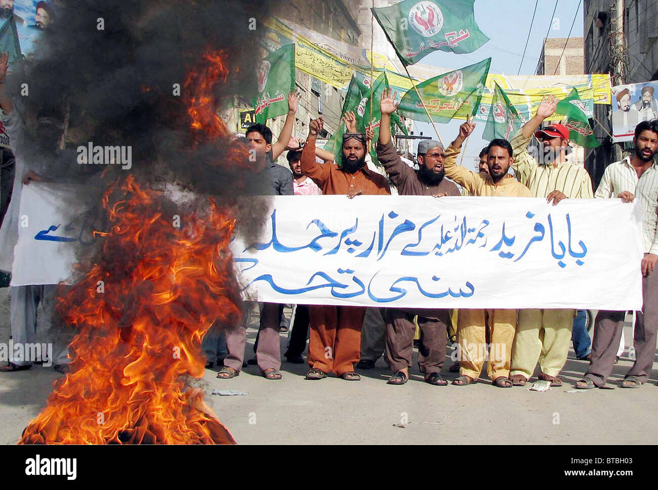 Hazrat farid ud din hi-res stock photography and images - Alamy