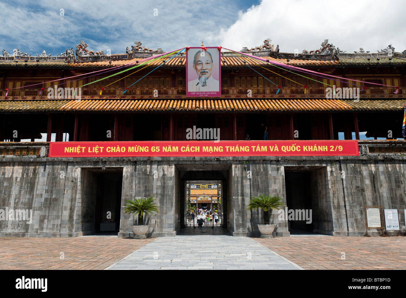 Noon gate hue vietnam hi-res stock photography and images - Alamy