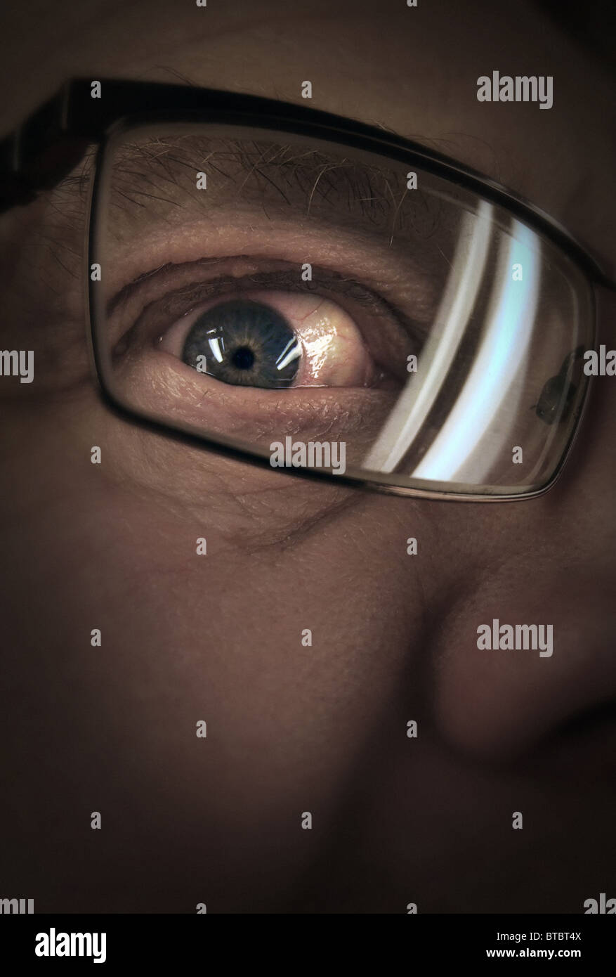 Man eye pupil wide hi-res stock photography and images - Alamy