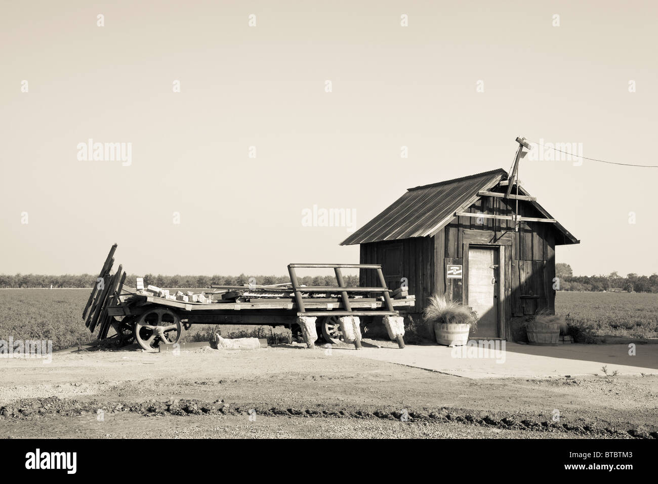 An old shack and wagon on a Modesto California farm Stock Photo - Alamy