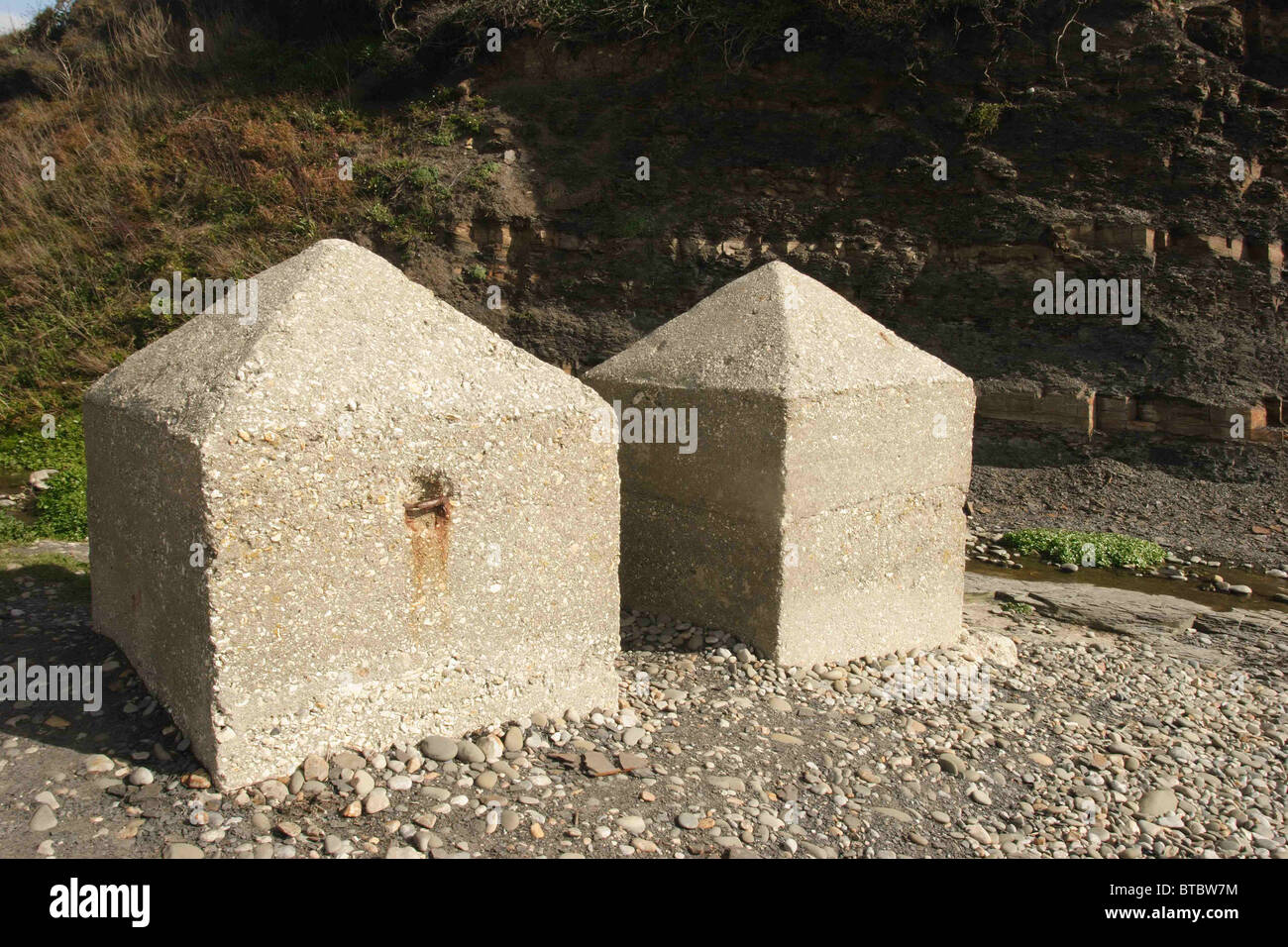 Dragons teeth,Second world war, anti tank barriers, on Kimmeridge beach ...