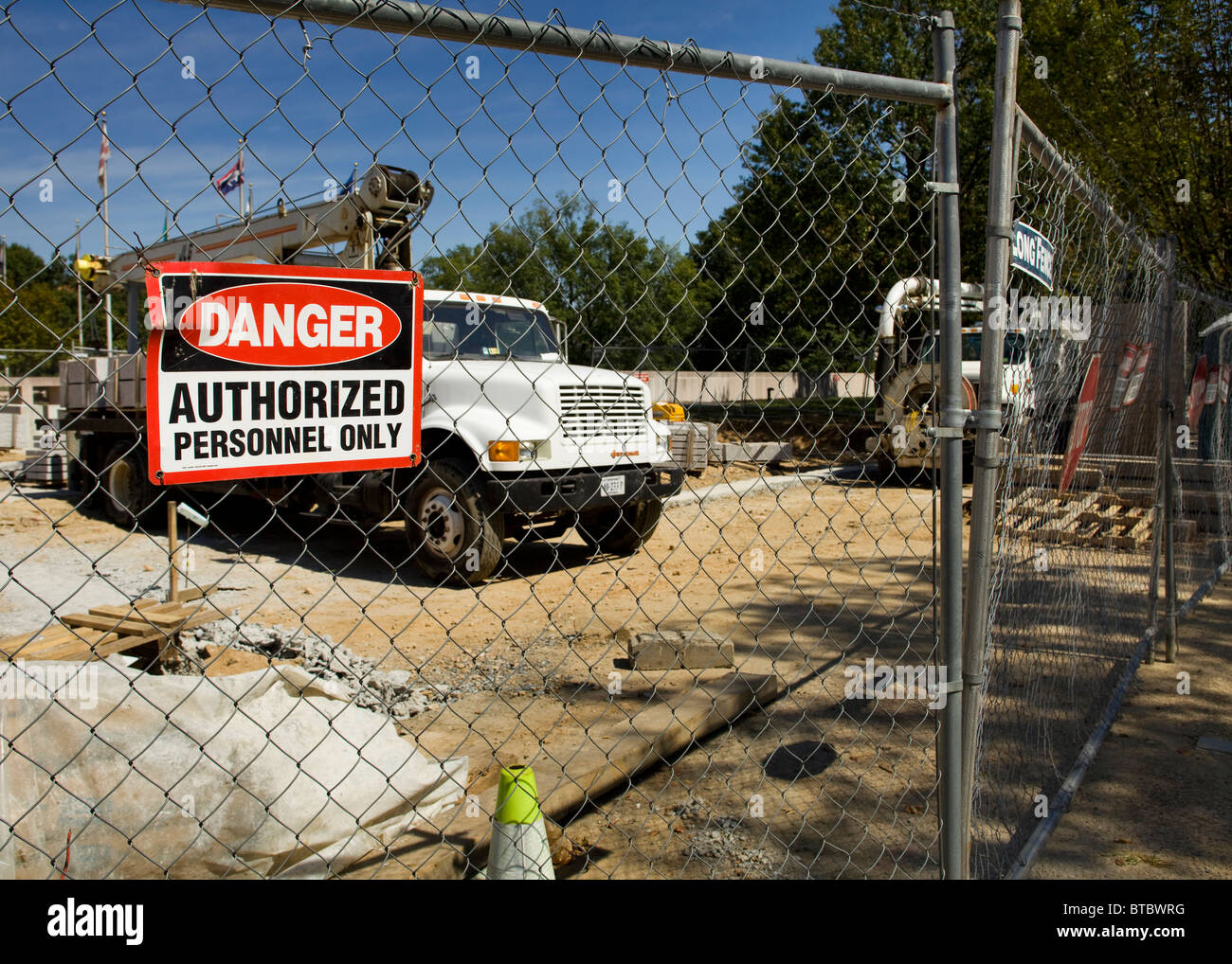 Danger authorized personnel only hi-res stock photography and images ...