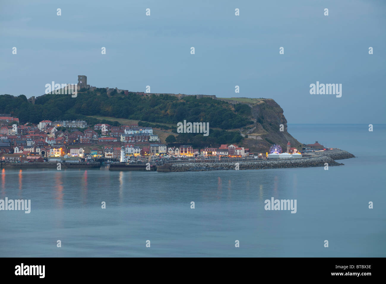 Scarborough castle at night hi-res stock photography and images - Alamy