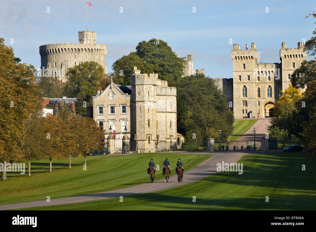 Windsor castle long walk queen hi-res stock photography and images - Alamy