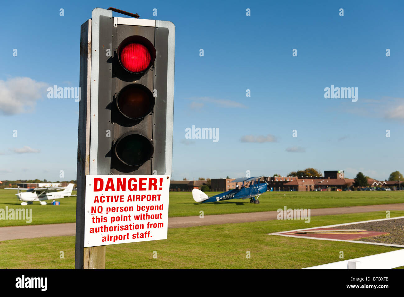 Traffic light signal at an airport Stock Photo - Alamy