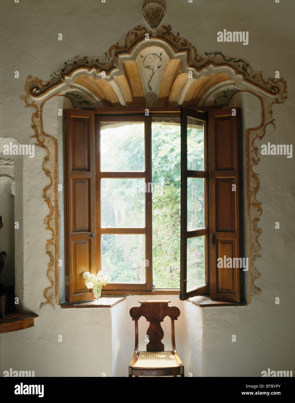 Windows rococo hi-res stock photography and images - Alamy