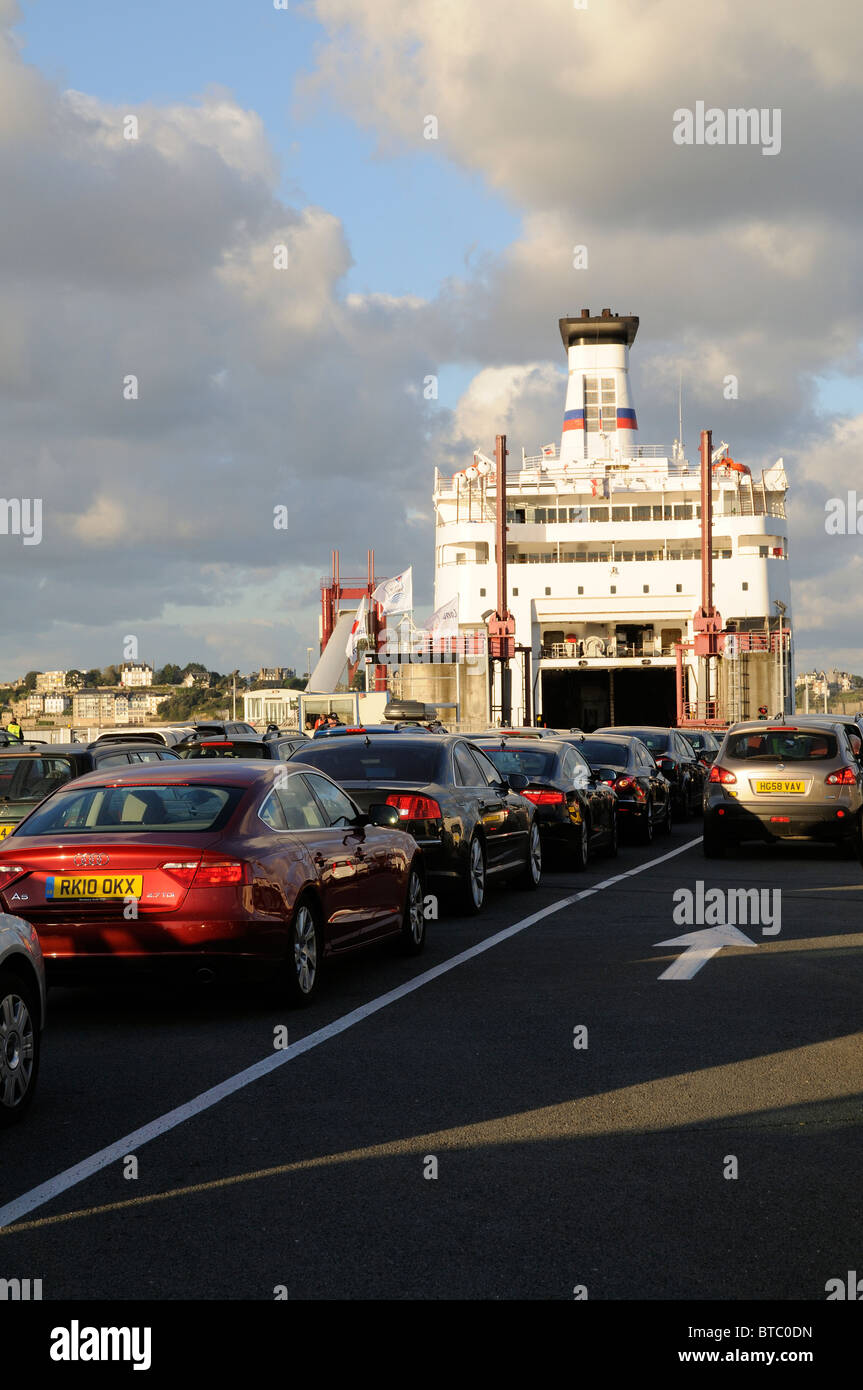 Cars queuing for ferry hi-res stock photography and images - Alamy