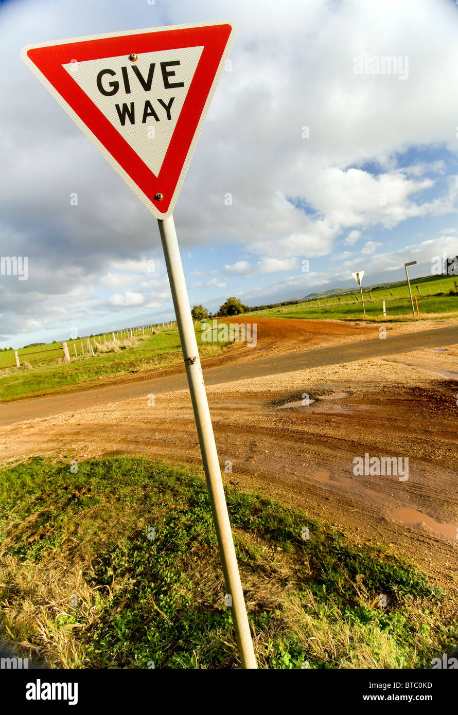 A give way / yield sign at a country dirt road intersection Stock Photo ...