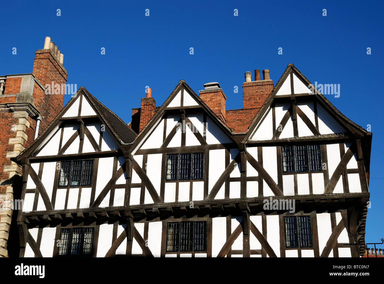 Tudor style building hi-res stock photography and images - Alamy