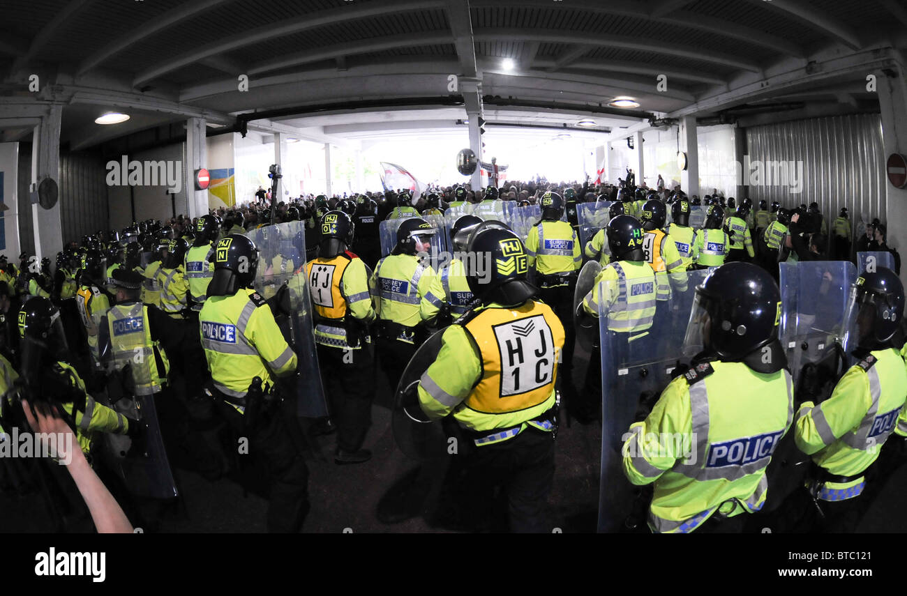 Human cordon hi-res stock photography and images - Alamy