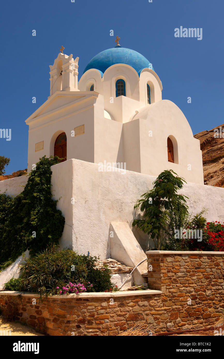 Blue domed Byzantine Greek Orthodox Church, Ios Chora, Cyclades Islands ...