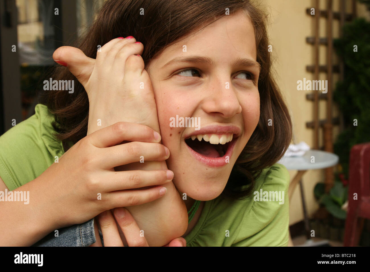 Girl talking by foot as a mobile Stock Photo - Alamy