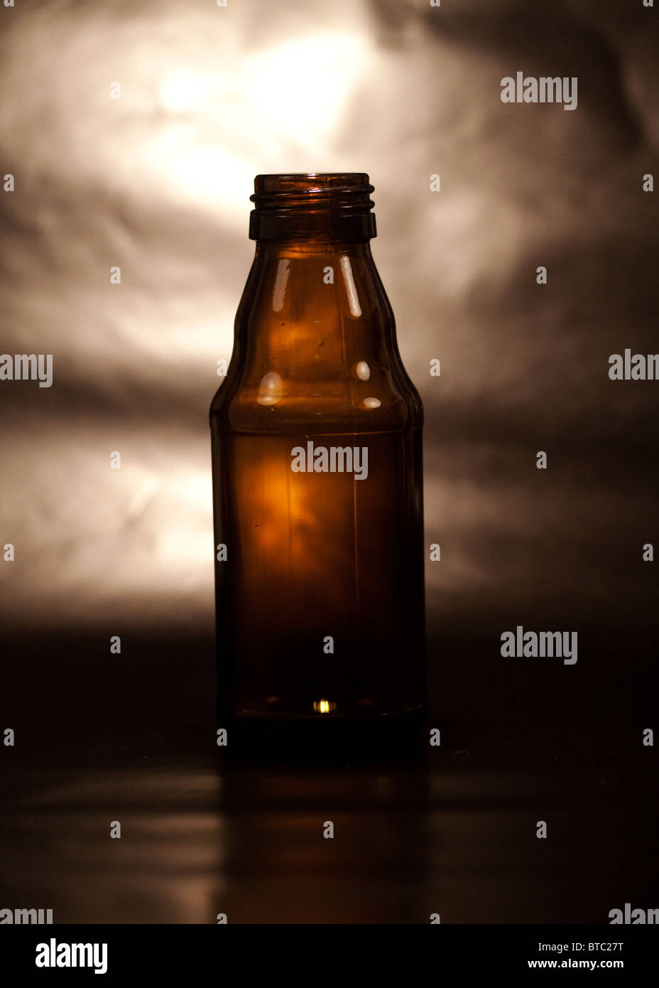 Empty bottle hi-res stock photography and images - Alamy