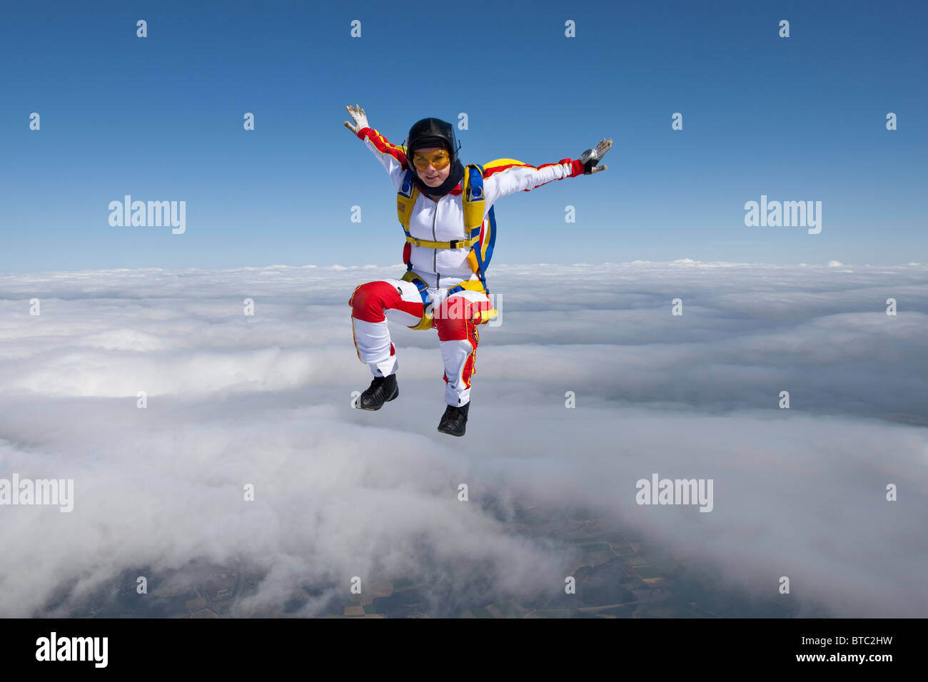 Girl in freestyle sit position is falling in freefall with over 130 MPH ...