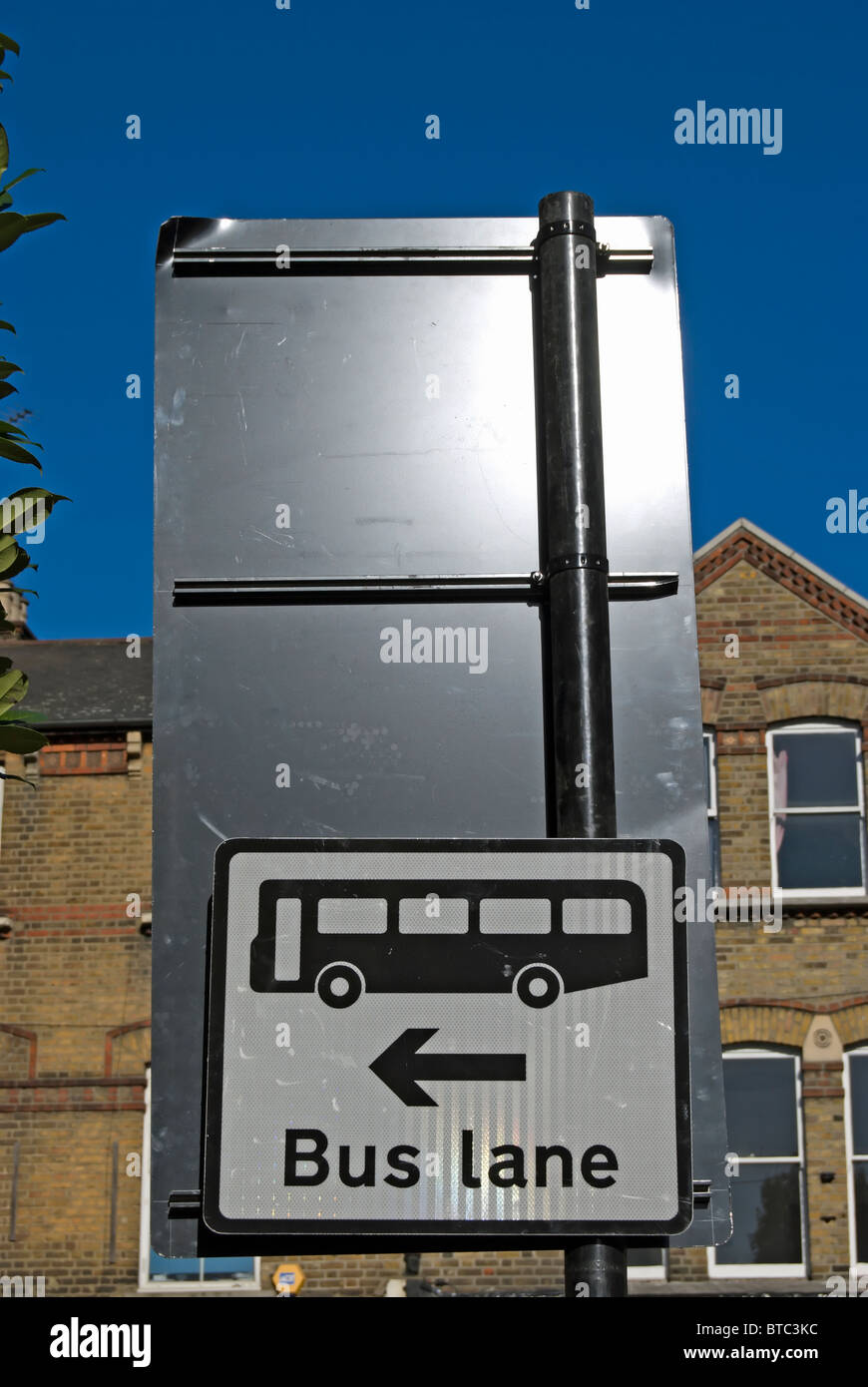 Bus lane sign hi-res stock photography and images - Alamy