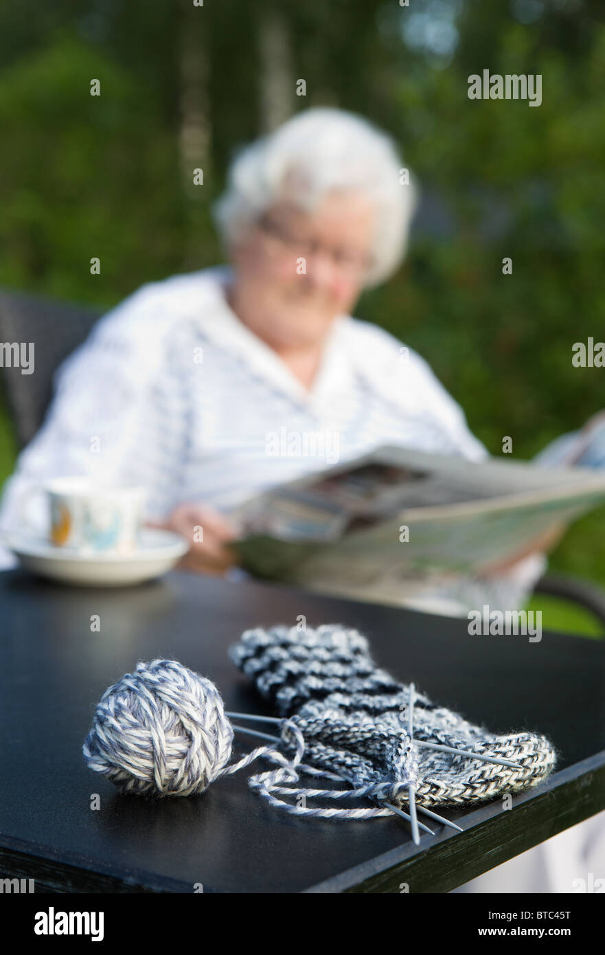 Senior adult reading Stock Photo - Alamy