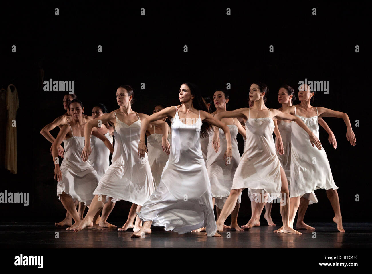 Iphigenie auf Tauris, Tanztheater Wuppertal Pina Bausch, Sadler's Wells ...