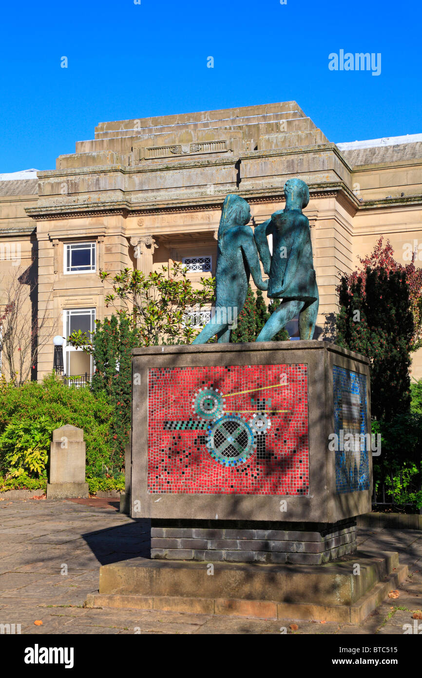 Looking to the Future sculpture outside the Central Library, Burnley ...