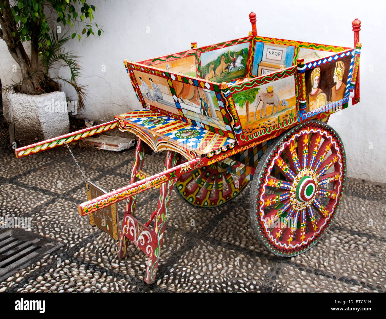Old fashioned cart hi-res stock photography and images - Alamy