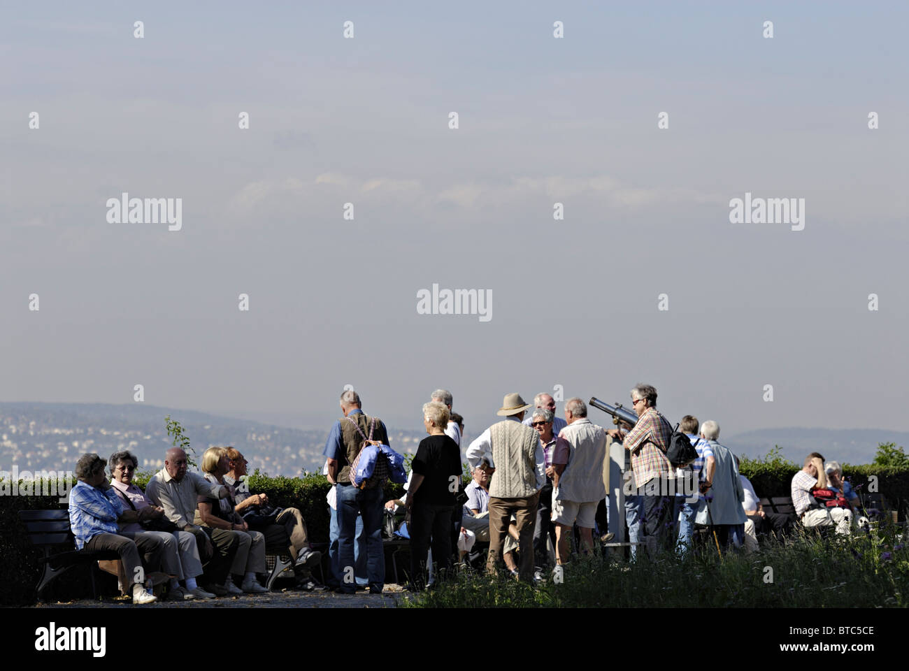 Friends together on a summers day hi-res stock photography and images ...