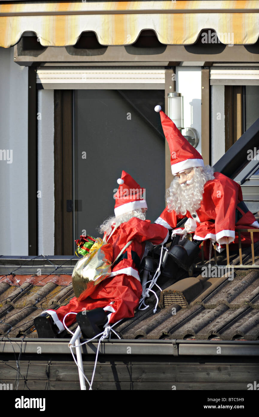 Climbing santa claus hi-res stock photography and images - Alamy