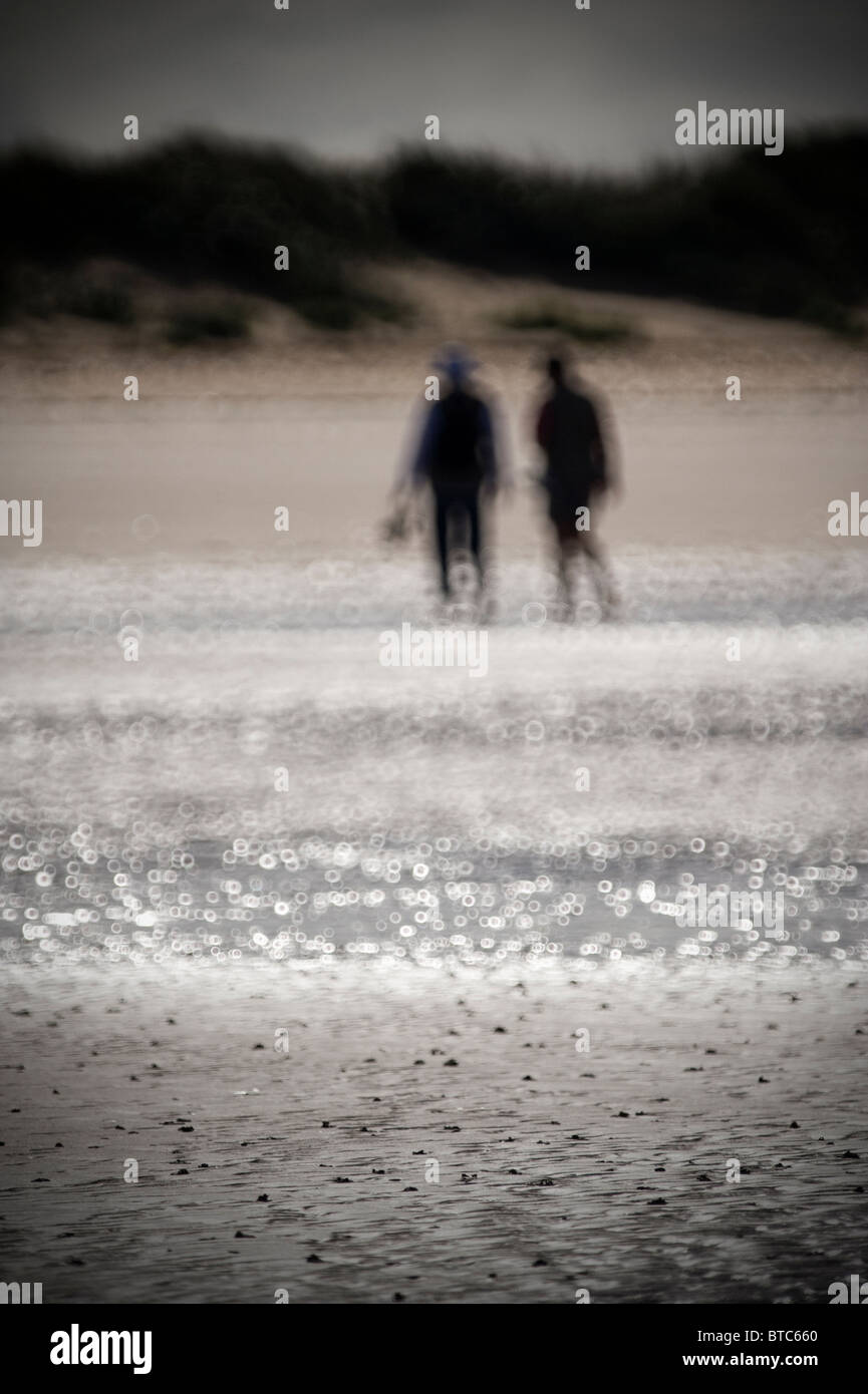 two blurred figures on beach Stock Photo - Alamy