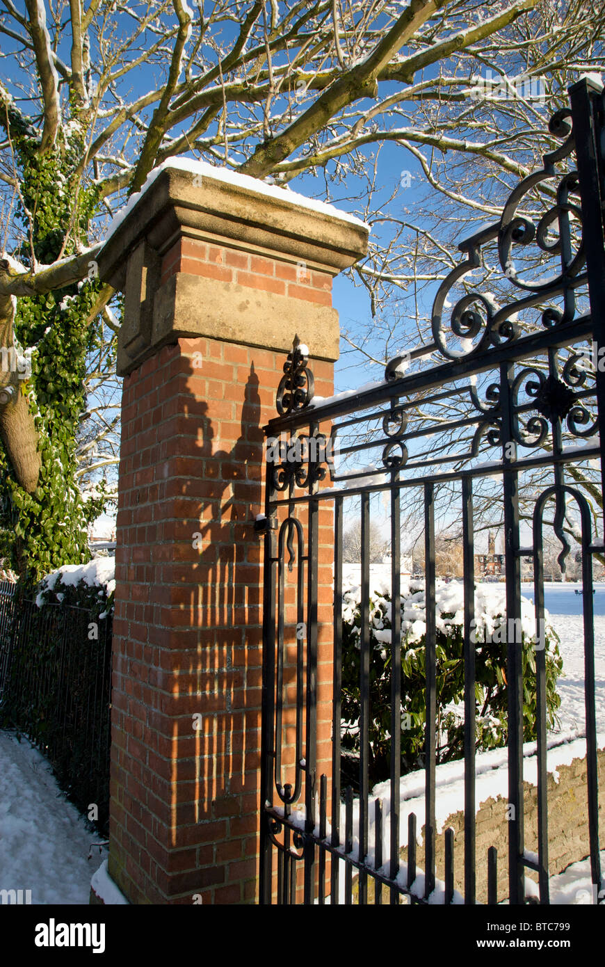 Victoria Park Newbury Berkshire Snow 2009 Stock Photo - Alamy