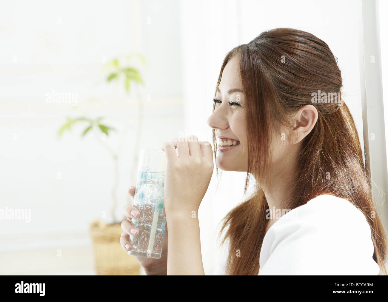Woman straw fizzy drink hi-res stock photography and images - Alamy
