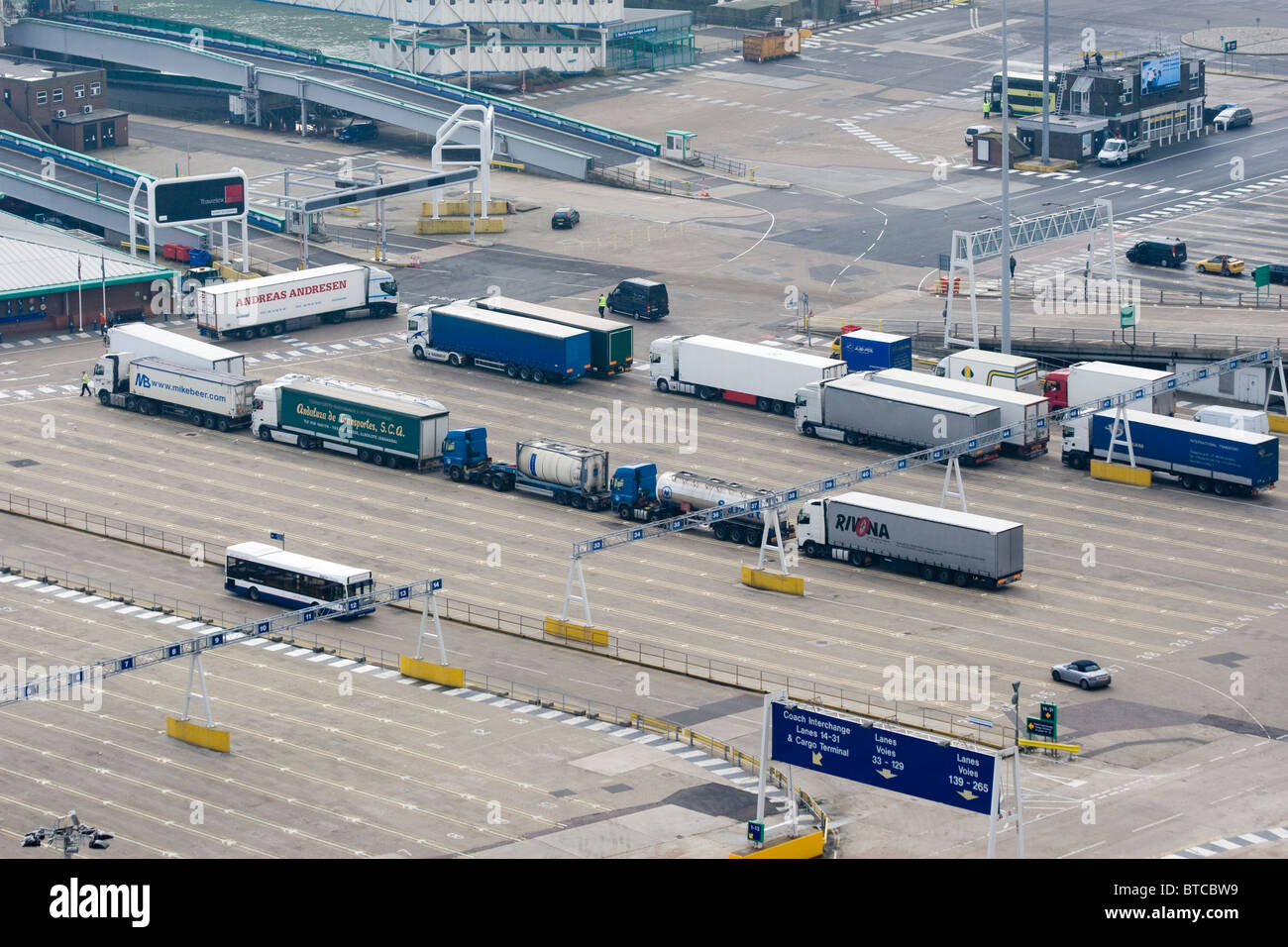 Dover car ferry queue hi-res stock photography and images - Alamy