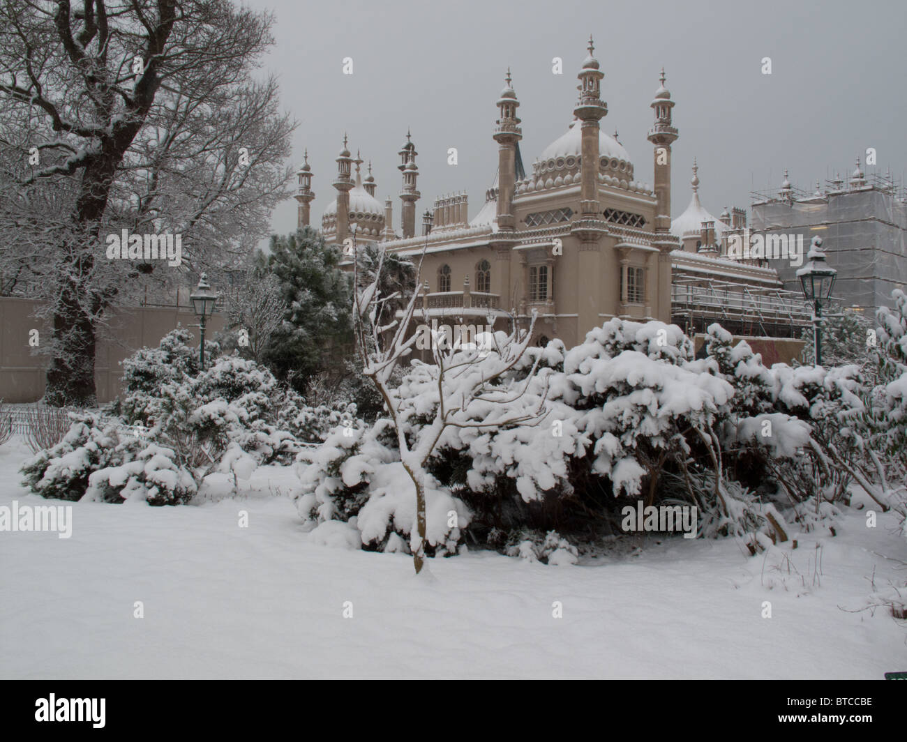 Brighton pavilion snow hi-res stock photography and images - Alamy