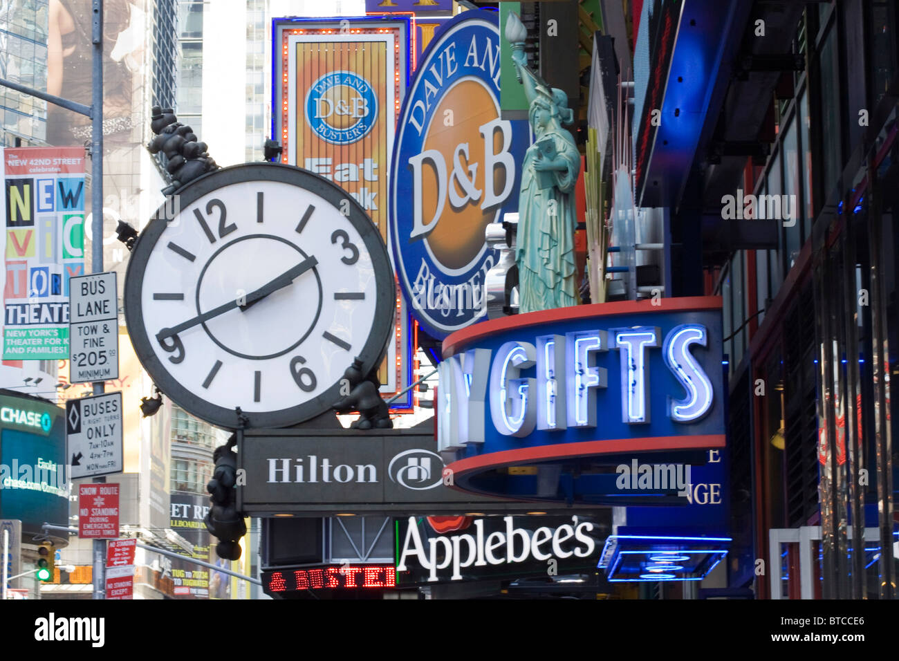 Time clock nyc street hi-res stock photography and images - Alamy