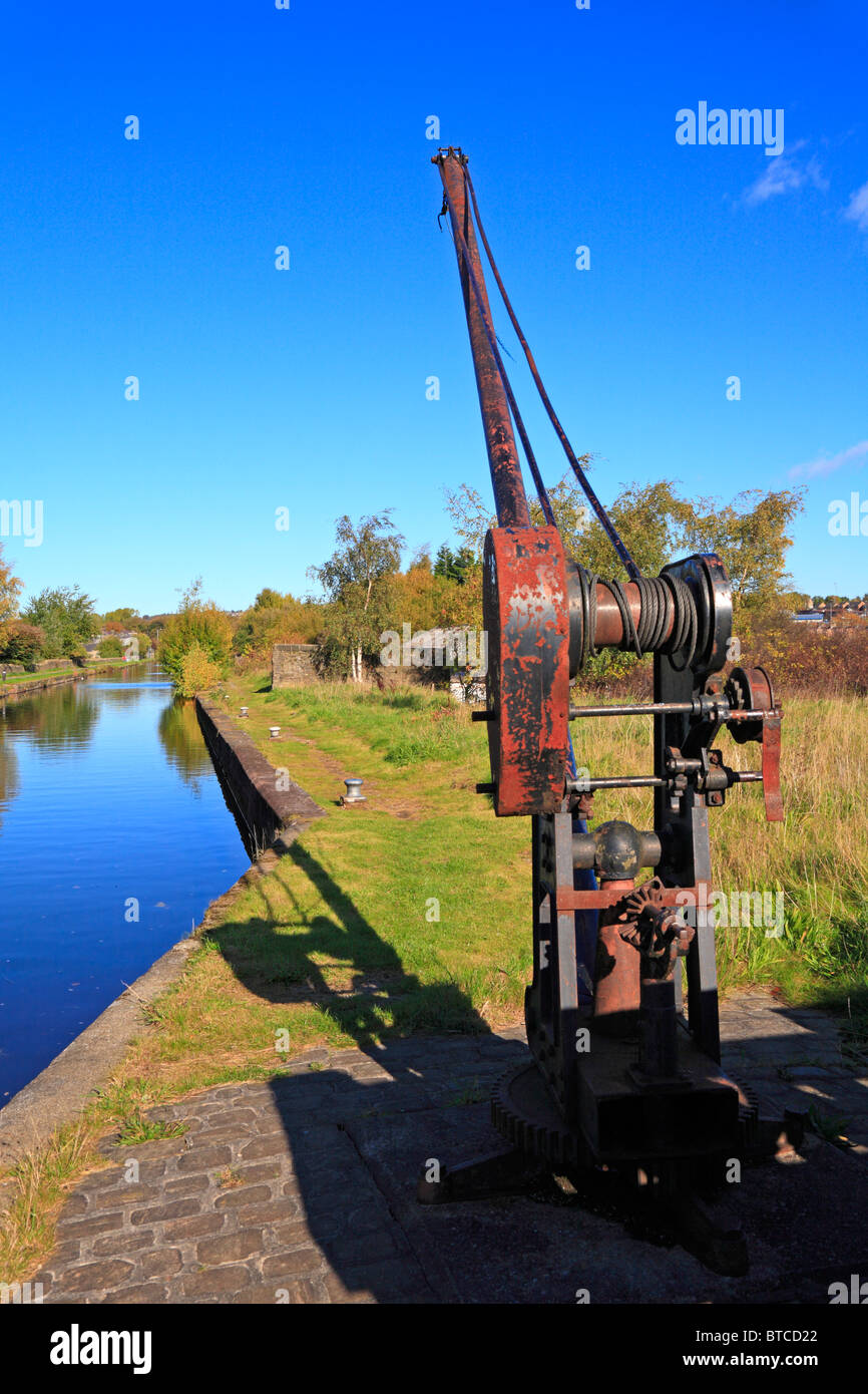 An old derrick by the Straight Mile, Leeds & Liverpool Canal, Burnley ...
