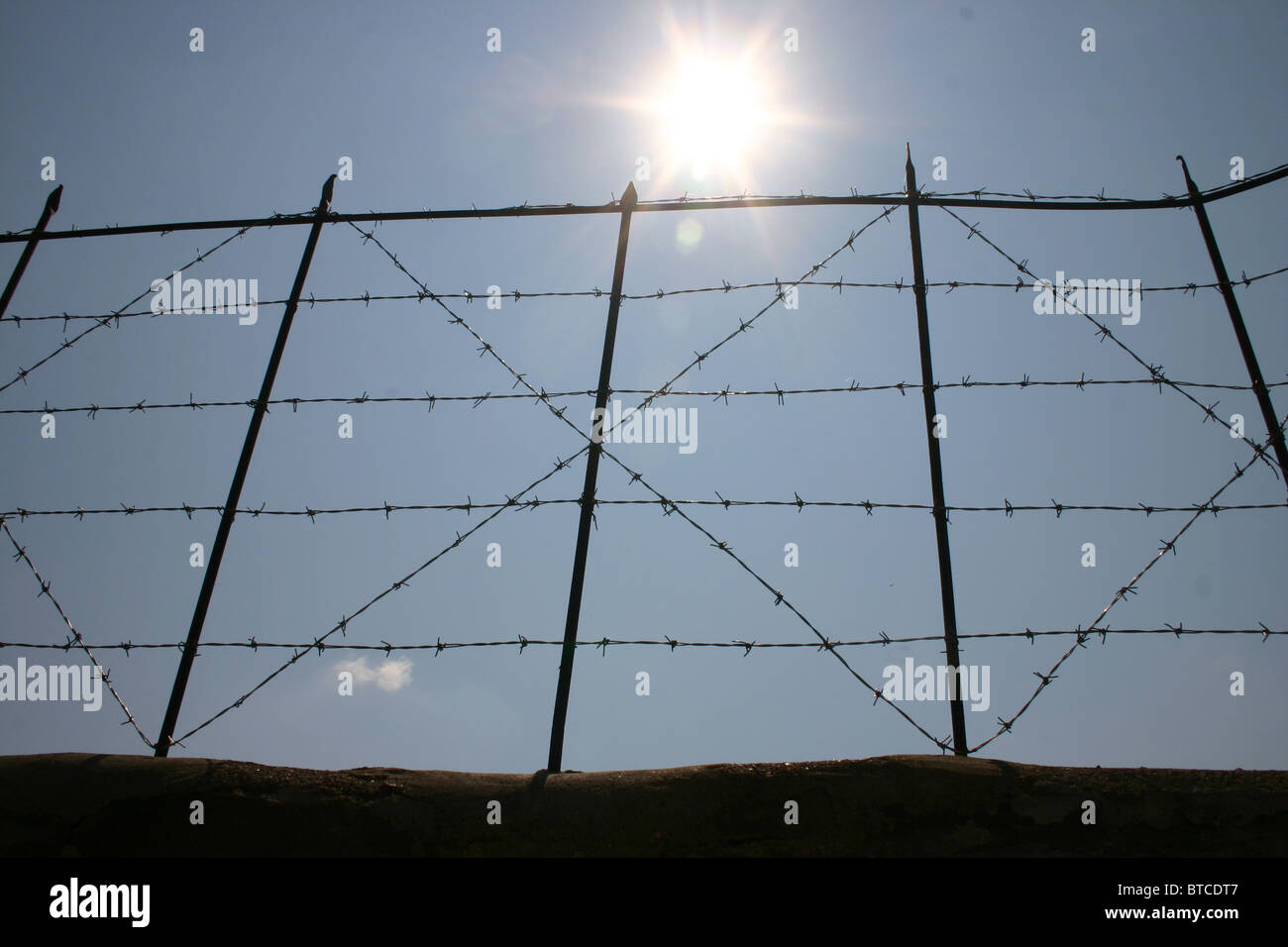 Prison wire or jail wire hi-res stock photography and images - Alamy