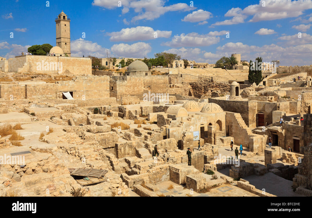 The citadel ( castle ) of Aleppo, Syria Stock Photo - Alamy