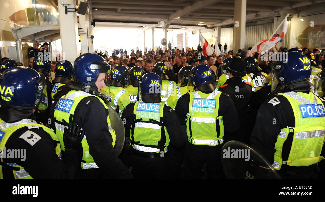 Police form a human wall at a demonstration Stock Photo - Alamy